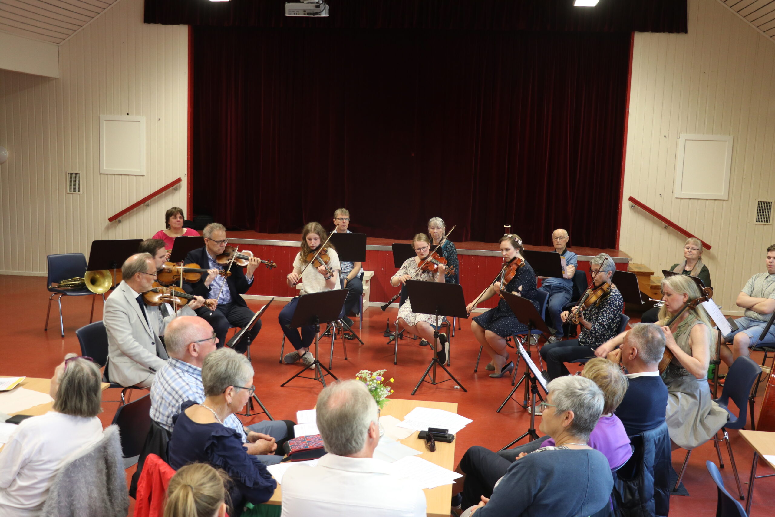 «Syng med orkester» på Vegset samfunnshus - Helgeland Museum